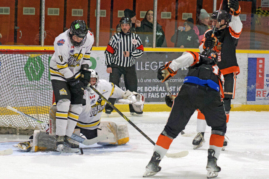 GALLERY: Gold Miners hold on to edge Lumberjacks | Hearst Lumberjacks